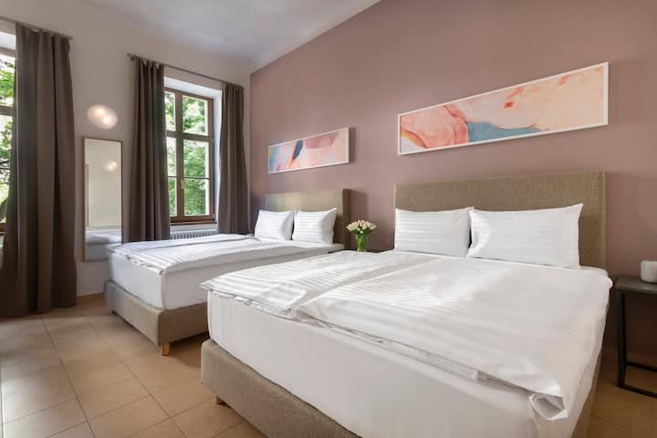 Dwellfort | Spacious, Cozy One Bedroom Apartment - Prag