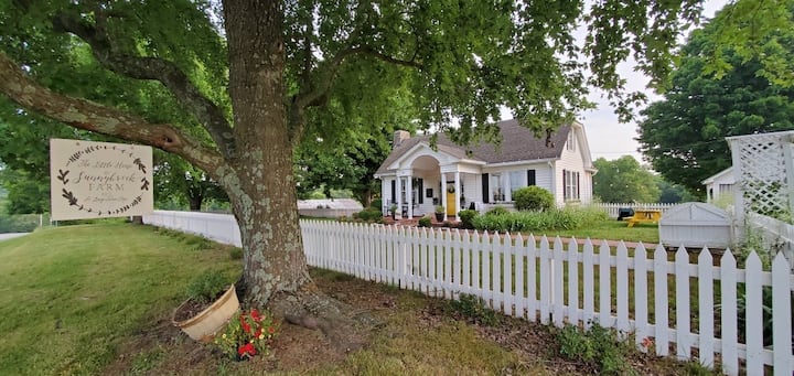 Sunnybrook Farmhouse - Columbia, TN