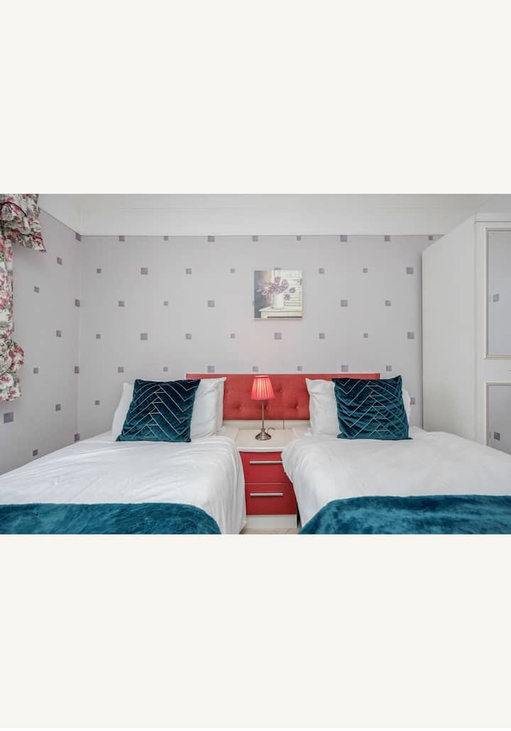 3 Bedroom Steeple Hill House - Basildon