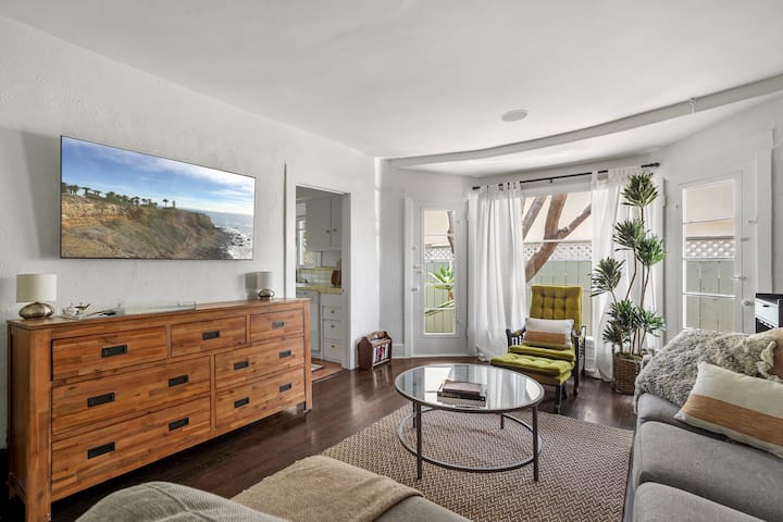 Funky Artist Hollywood Home With Gorgeous Outdoors - West Hollywood, CA