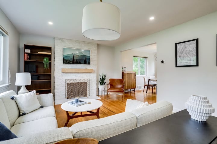 Cozy Modern Single Family | 5bd 2ba | Close To Dc - Falls Church