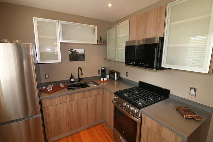 Bali Inspired 2nd Floor Studio With Kitchen/ Bath! - San Diego, CA