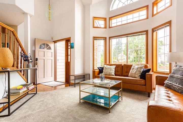 Cozy 3-bedroom House With Hot Tub - Wilsonville, OR