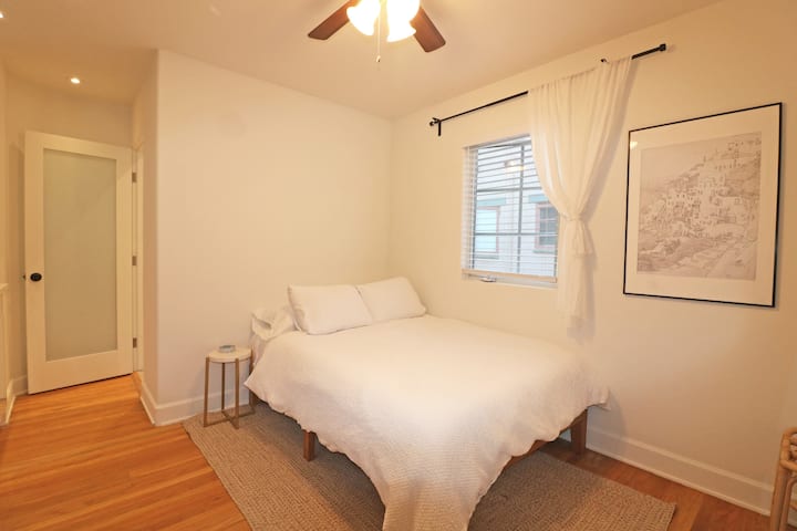 Greek Inspired 2nd Floor Studio W Kitchen/ Bath! - Mission Valley - San Diego