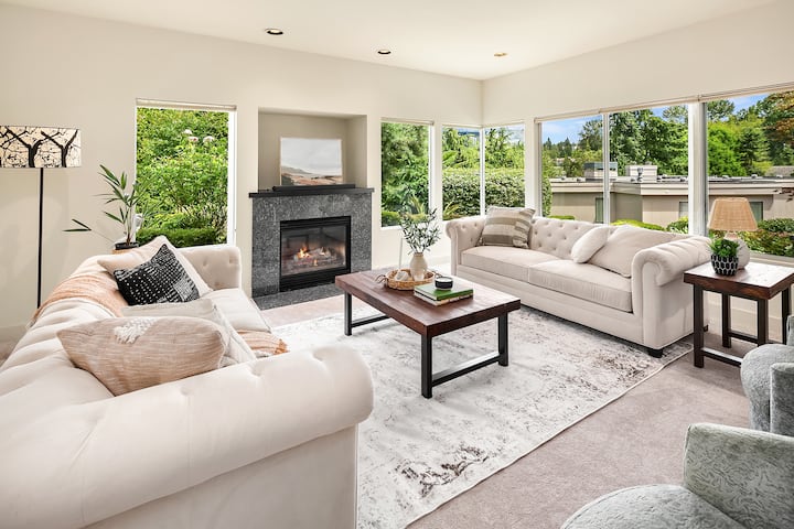 Downtown Bellevue 2br Walkable To Parks & Cafes - Bellevue, WA