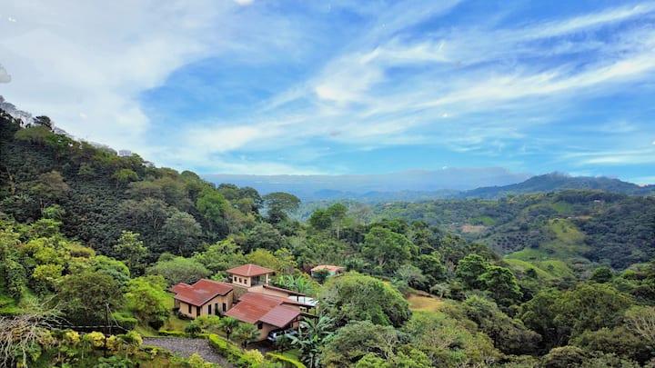 Spanish Colonial In The Mountains - Orotina