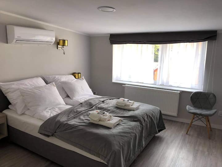 Stylowy Apartament Koło Lotniska - Warschau