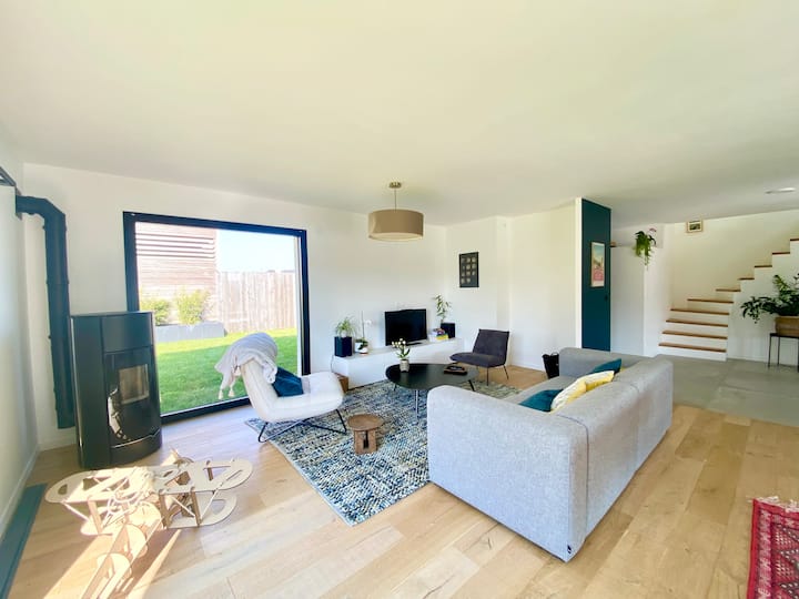 Magnifique Maison Rénovée, Jardin Clos, Parking - Vannes