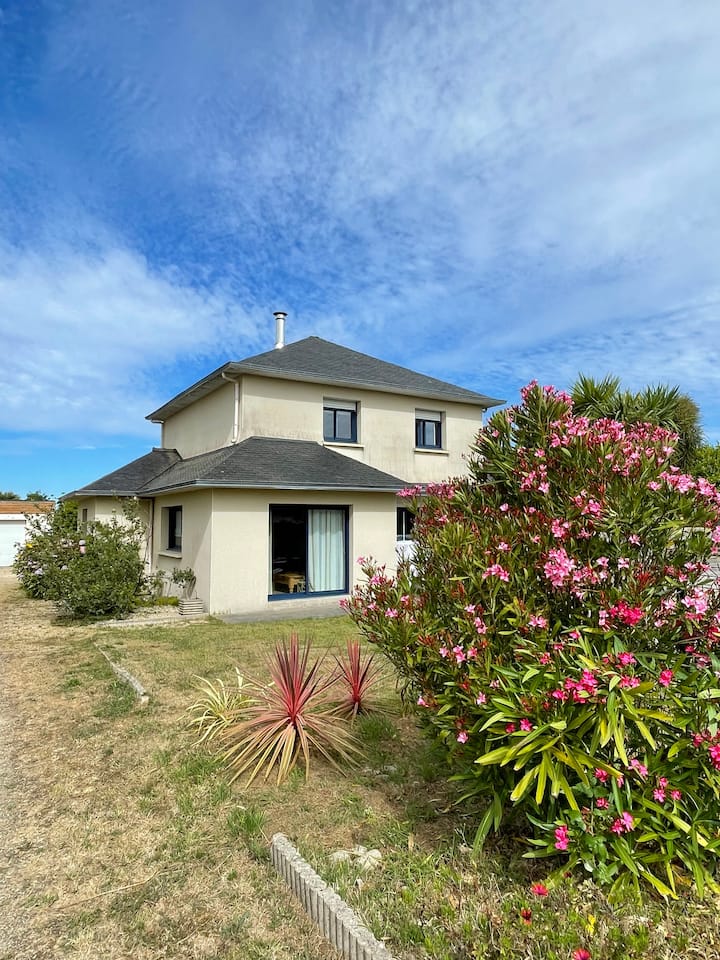 Maison De Bord De Mer à Plouescat 29 - Cléder