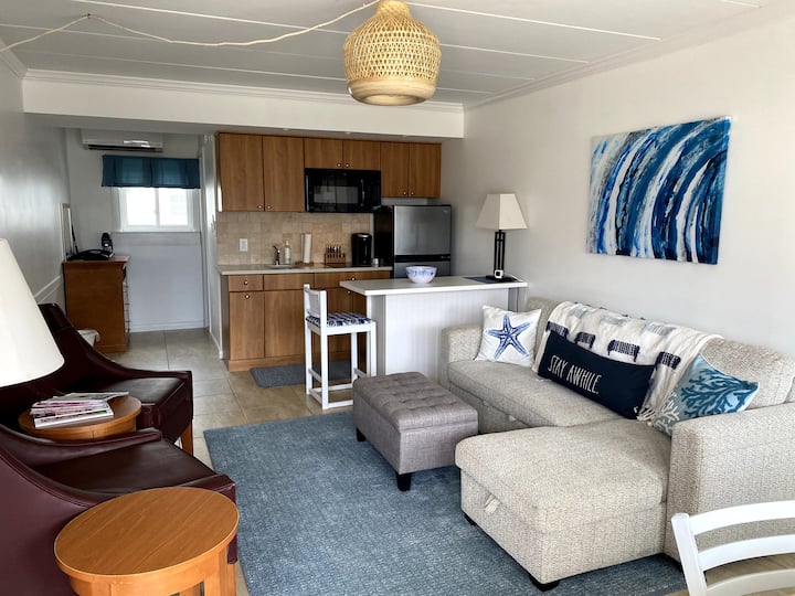 Beautiful 1 Bedroom Condo, 1 Block To Beach & Bay - Stone Harbor, NJ