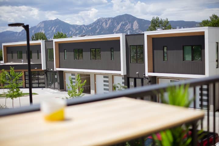 New Construction, Huge Office, Mountain Views! - Boulder, CO