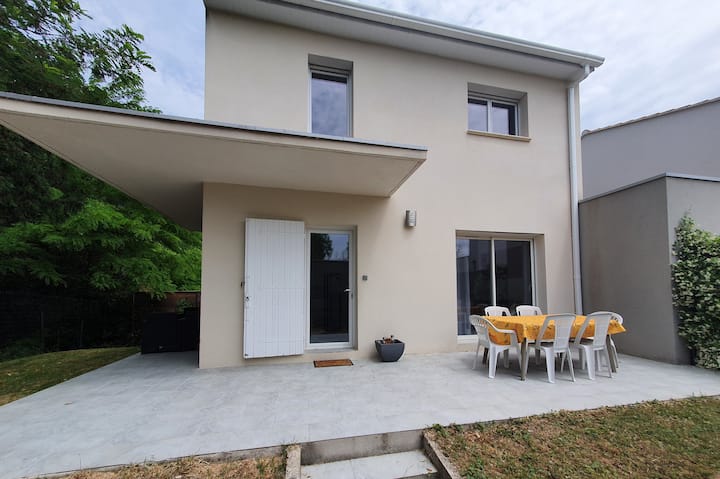 Gite For Up To 6 People With A Magnificent View Of The Lake - Valréas