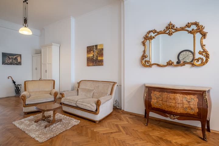 Aristocratic & Elegant 2 Bdrm Spacious Home - Sofía