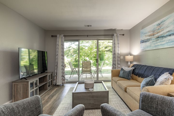 Peaceful Pond View
2bd/2ba Condo, Near Branson Fun - Branson, MO