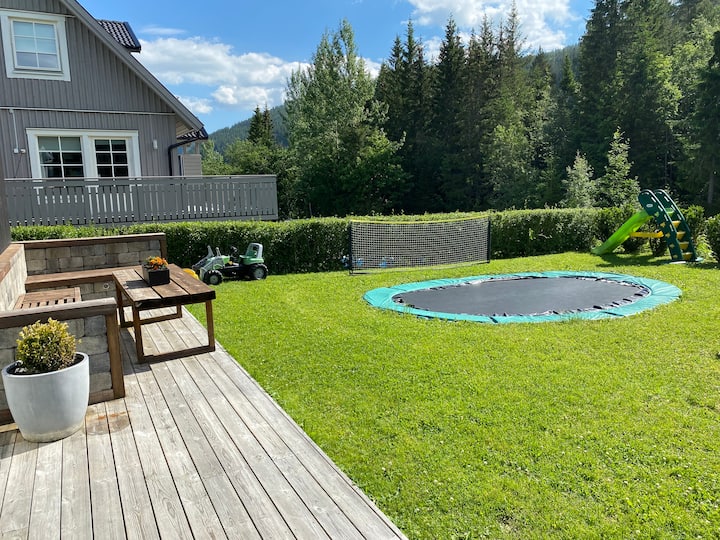 Familiehus Med Takterasse, Peis Og Uteområder - Melhus