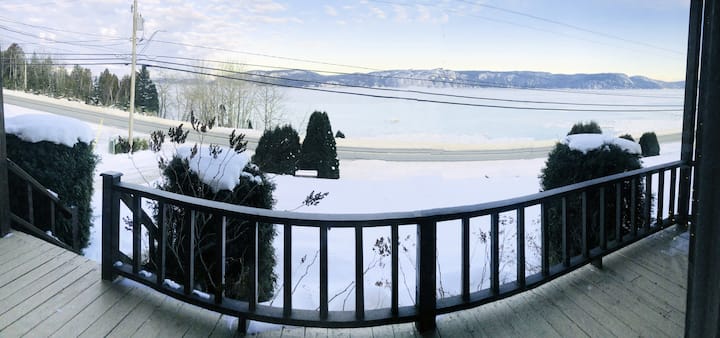 Chalet Chaleureux Avec Vue Imprenable Sur La Baie - Saguenay