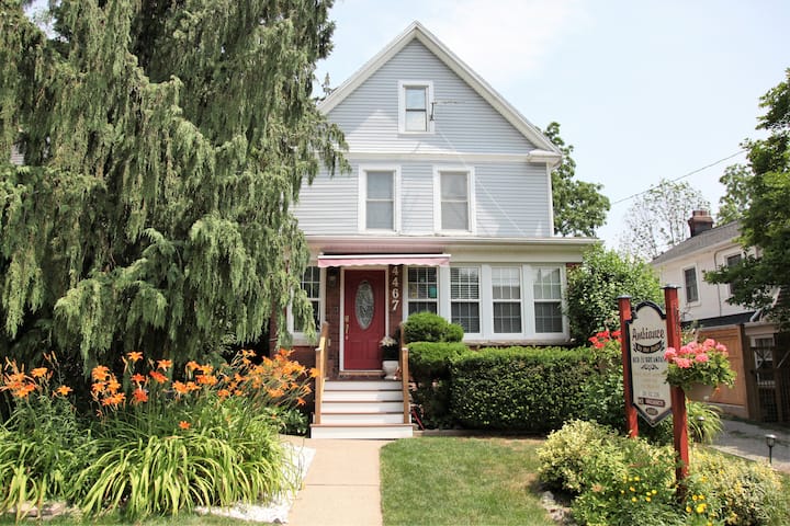 Ambiance By The Falls Cozy Suite - Niagara Falls
