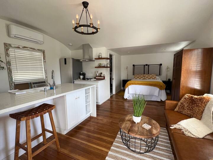 Citrus Workers Bungalow In Old Towne-w/kitchen - Claremont, CA