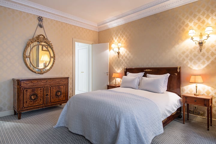 Luxurious New French Style Two Bedrooms Flat - Paris