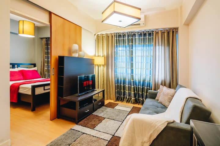 Central 1br Suite W/ Washer @ Burgos Circle Bgc - Taguig