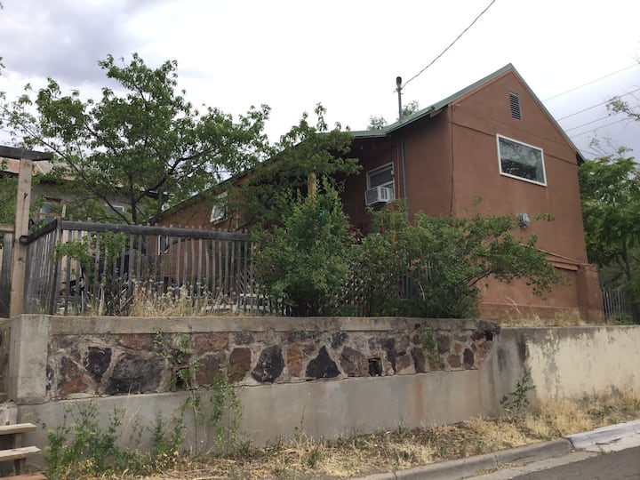 Chihuahua Hill Abode - Covered Porch & Firepit - Silver City, NM