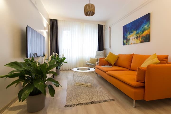 Fully Renovated 2br In Prime Location In Moda - Maltepe