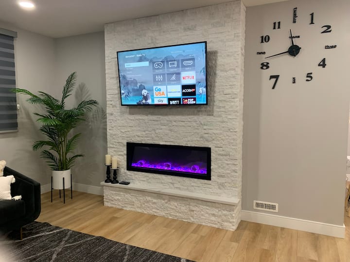 Modern Luxurious Guest Suite -Home Away From Home! - Calgary