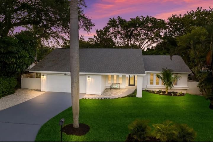 Bright, Cheerful, Family Fun! - Anna Maria Island, FL