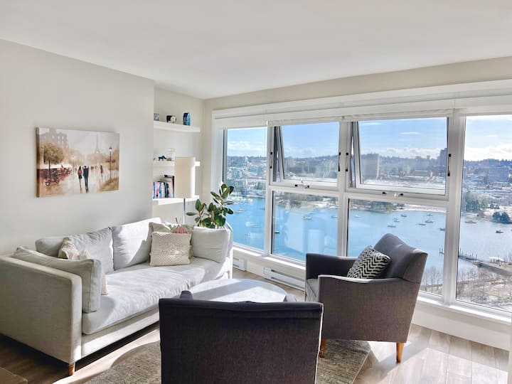 Gorgeous Water Views 1 Bedroom +Den Yaletown Condo - Vancouver
