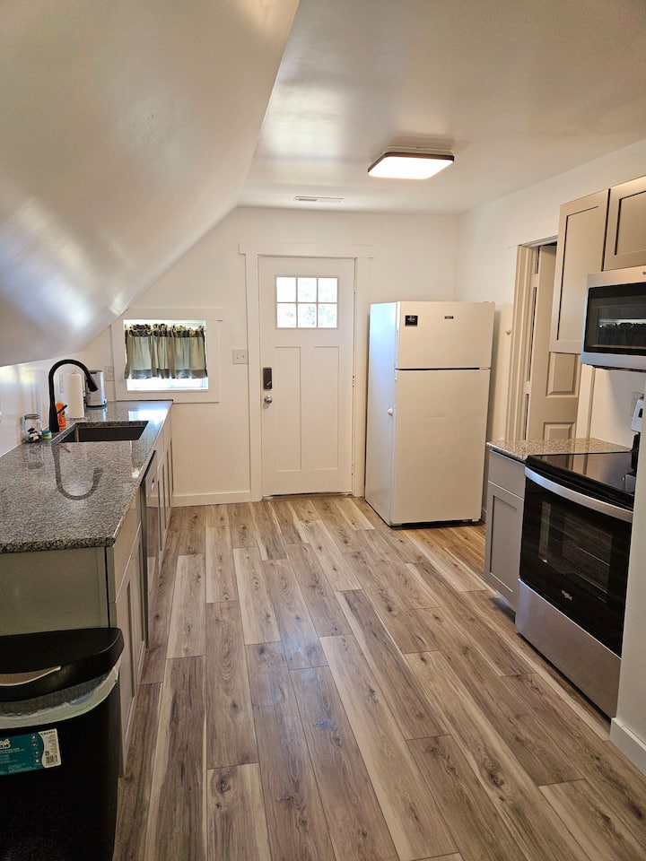 Second Floor 3 Bd Near Beach - Wildwood, NJ