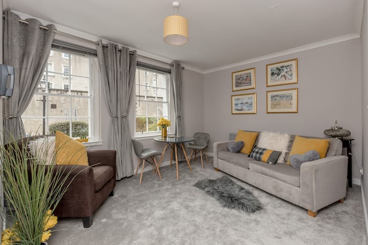 Bijou, Cosy One Bedroom Home In Heart Of Old Town -