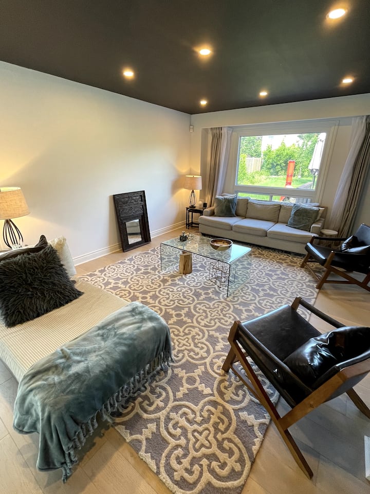Cheerful And Spacious 3 Bedroom House - Burlington