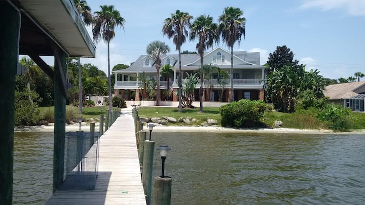 Villa Melbourne Inter-coastal Heated Pool Sleeps20 - Satellite Beach, FL
