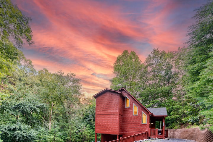 Spring Retreat | Pool Access, Hot Tub, Close To Dt - Ellijay, GA