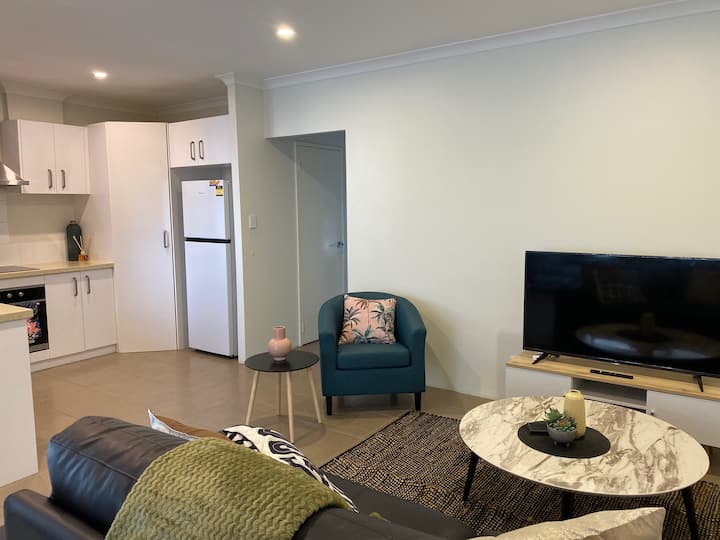 Stylish Modern Airport City Wifi Park Netflix Wine - Victoria Park