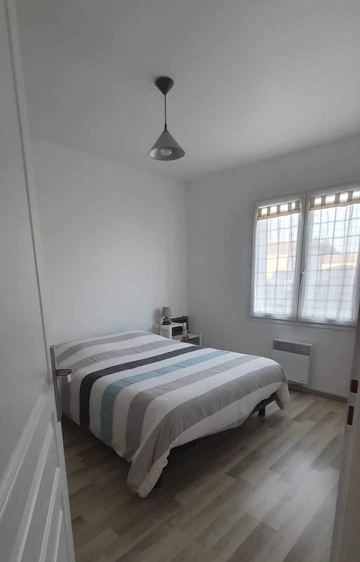 Chambre Dans Maison Sympa Avec Jardin. - Royan