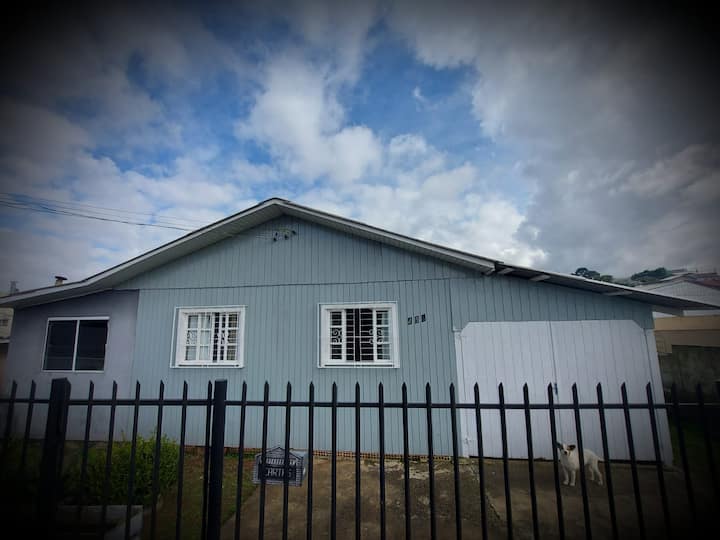 Casa Agradável  Com Estacionamento Incluso - Lages