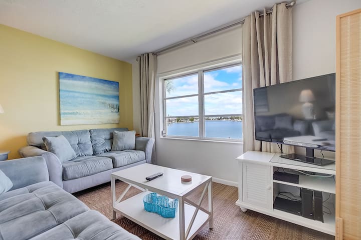 Malyn 123 - Bayview Treasure Suite - Treasure Island, FL
