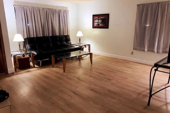 3.5 Mi From Mgm & 1/2 Mi From Airport; New Kitchen - Circus Circus Hotel