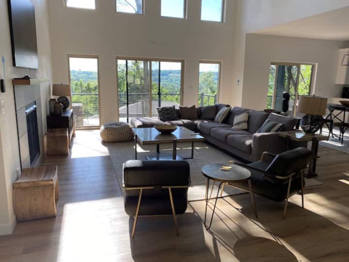 Over 3600 Sqft House In Gorgeous Decorah, Iowa!! - Decorah, IA