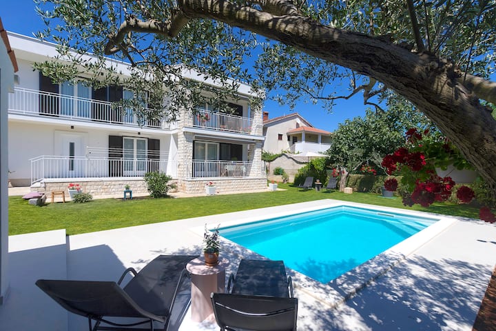 Casa Magna With Pool And Large Beautiful Garden - Pola