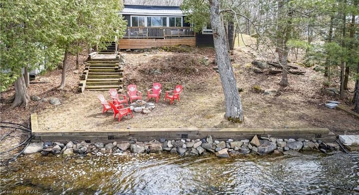 Modern Family-friendly Cottage On The River - Campbellford