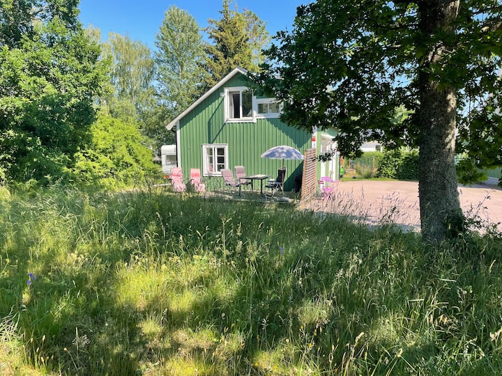 Hemtrevlig  Stuga På ÖLand Nära ÖLands Djurpark - Färjestaden