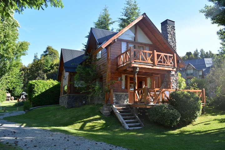 Cabaña En Complejo, Con Vista Al Bayo - Villa La Angostura