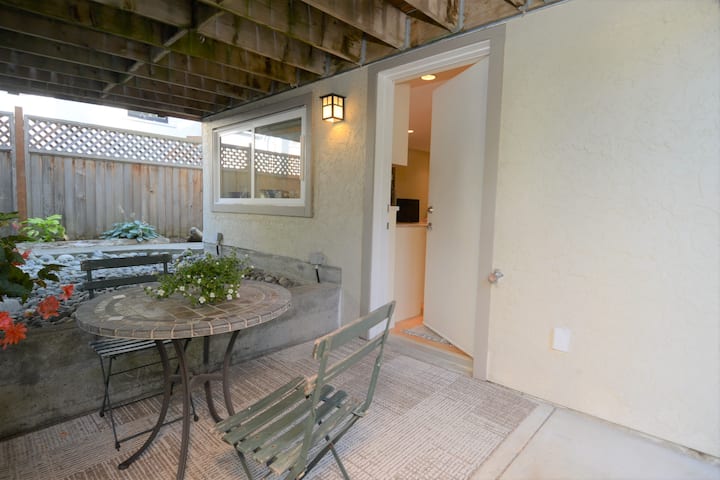 Cute 1 Bedroom Guest Suite - Victoria