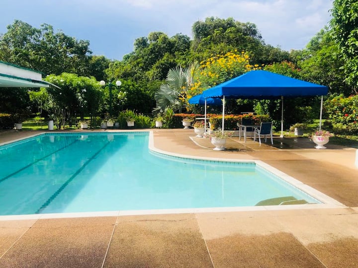 Beautiful Large House - Girardot