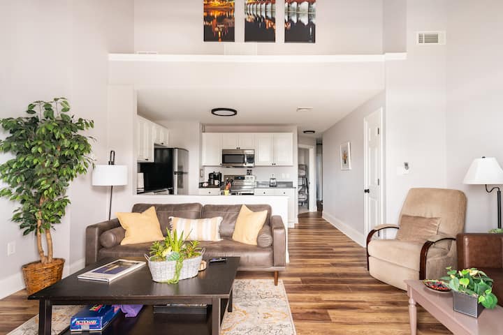 Private Balcony In Midtown With Free Parking - Harrisburg, PA