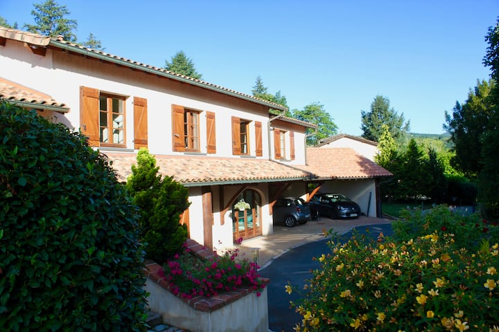 Villa De Charme Avec Piscine - France