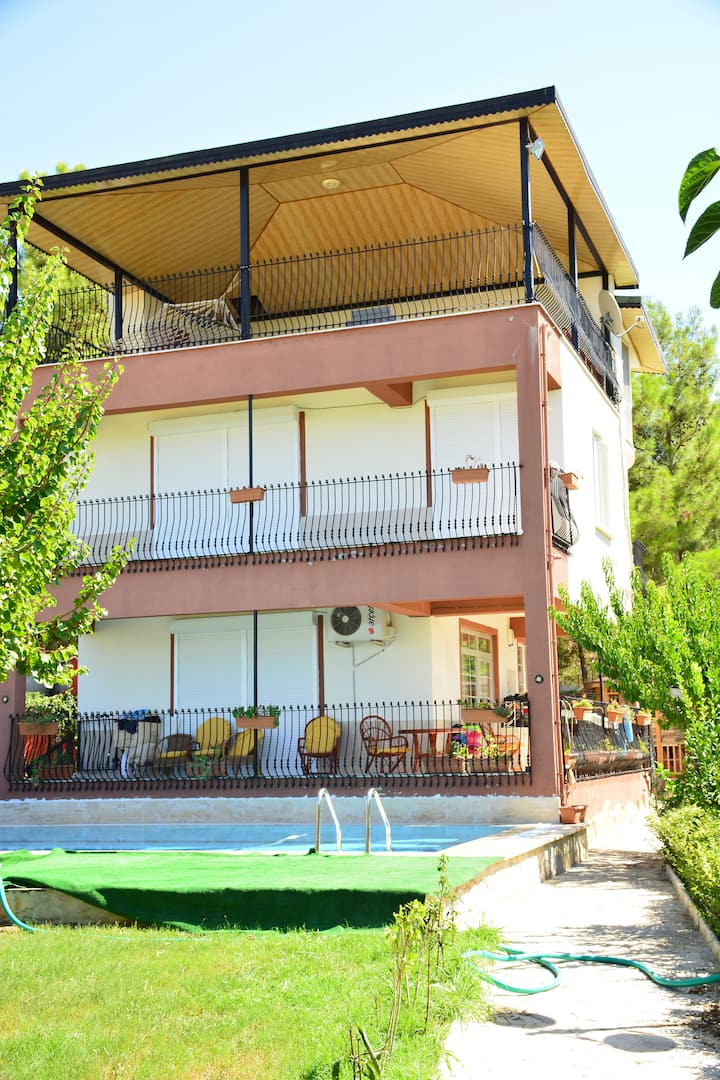 Ormanın Içinde Geniş Havuzlu Triplex Villa - İncekum