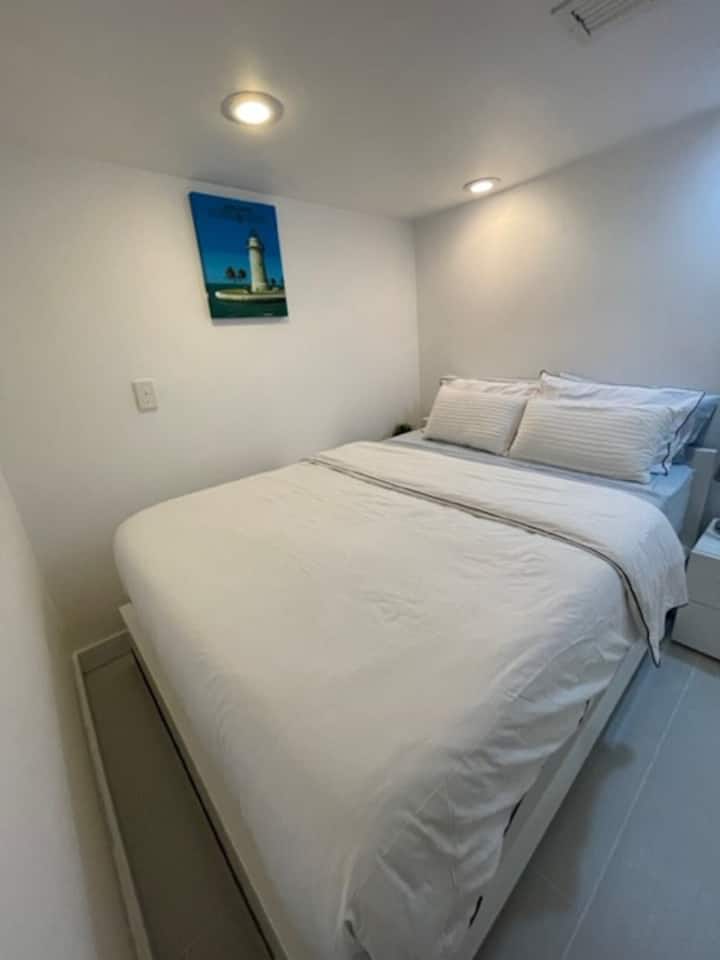 Lovely Private Bedroom/den In Sofi On The Beach! - Miami Beach